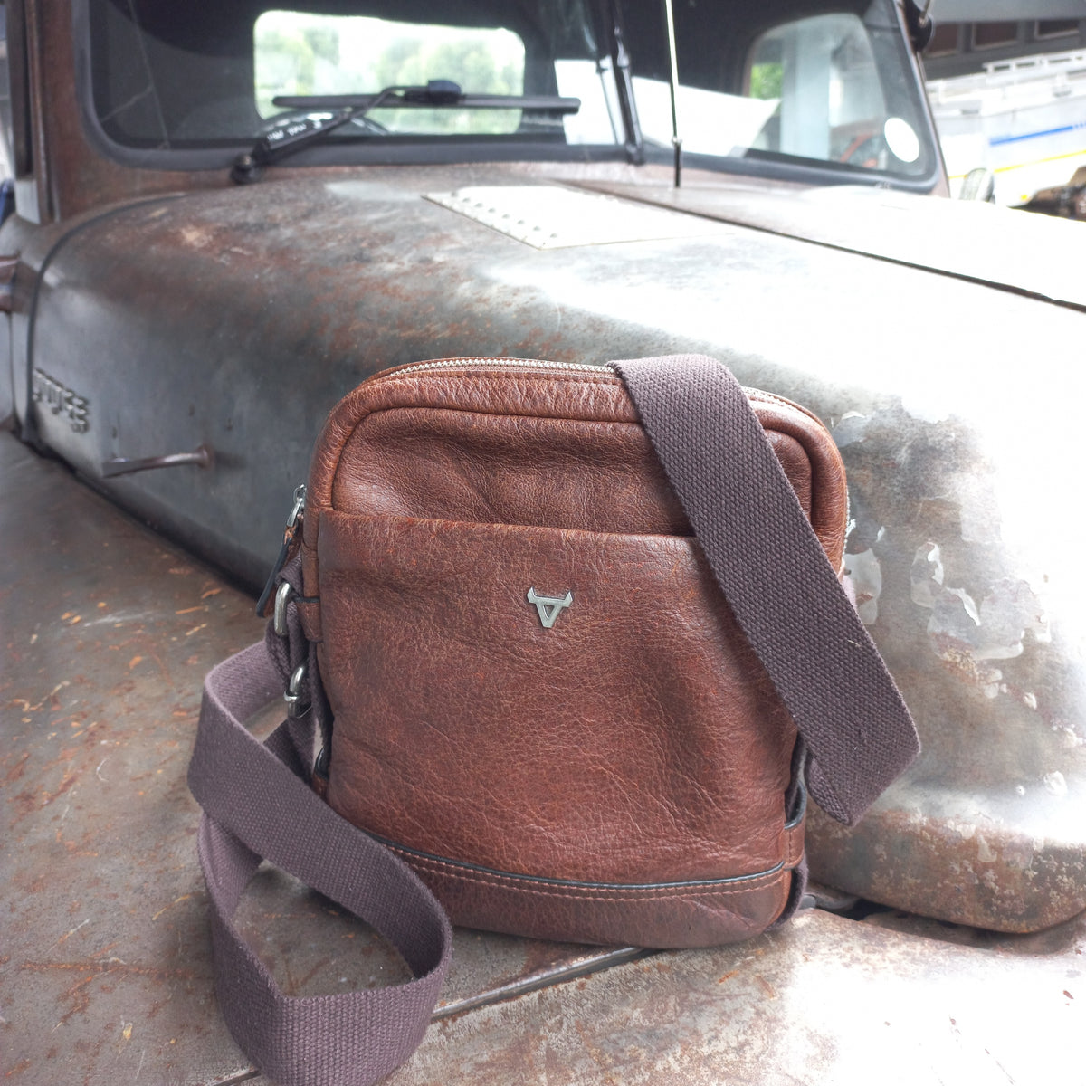 Mens Crossbodys – Layed Back Lifestyle